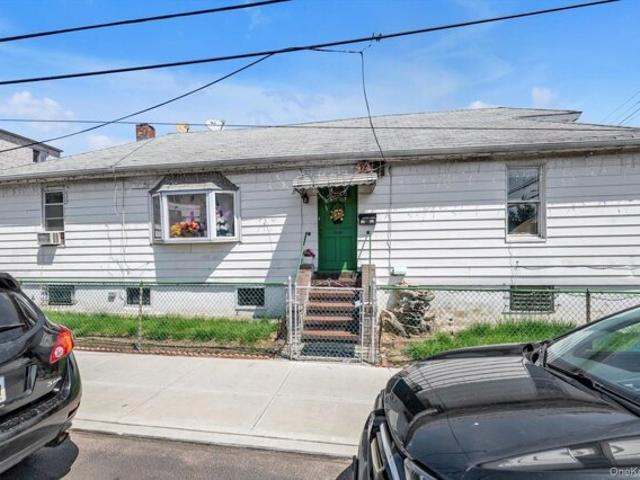 Th Ave, Flushing, Home For Sale
