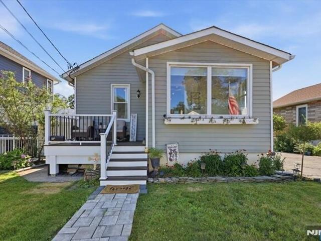 Th Ave, Hawthorne, Home For Sale