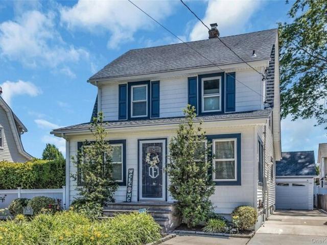 Th Ave, New Hyde Park, Home For Sale