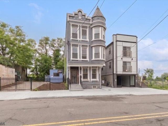 Th Ave, Newark, Home For Sale