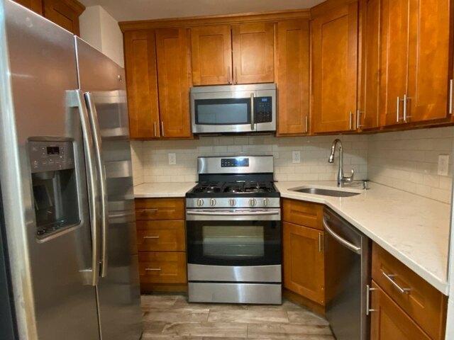 Th Ave Unit B, Elmhurst, Property For Sale