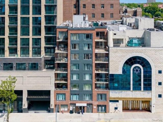 Th Ave Unit B, Forest Hills, Condo For Sale