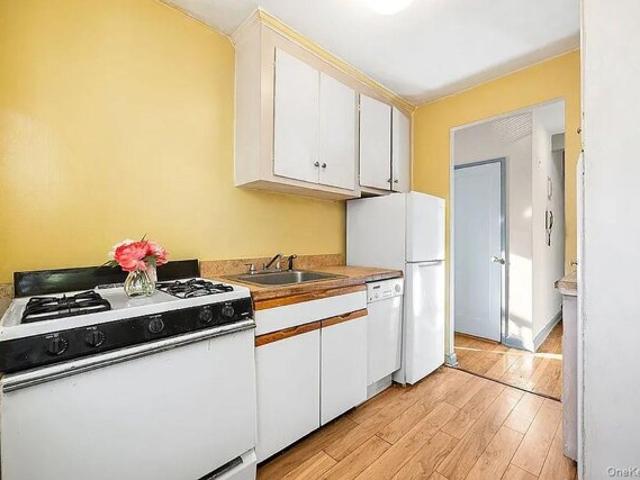 Th Ave Unit B, Rego Park, Property For Sale