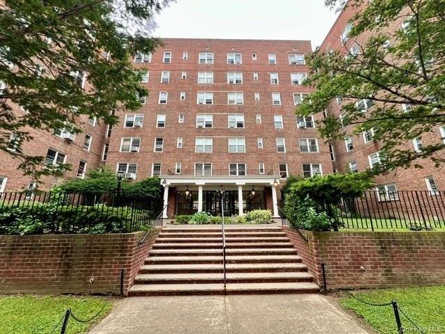 Th Ave Unit H, Forest Hills, Property For Sale