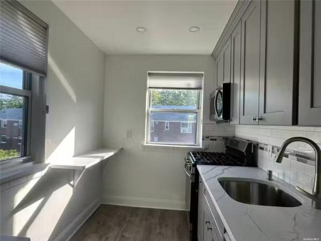 TH CRES # 2FL, BELLEROSE, NY 11426 Single Family Residence For.