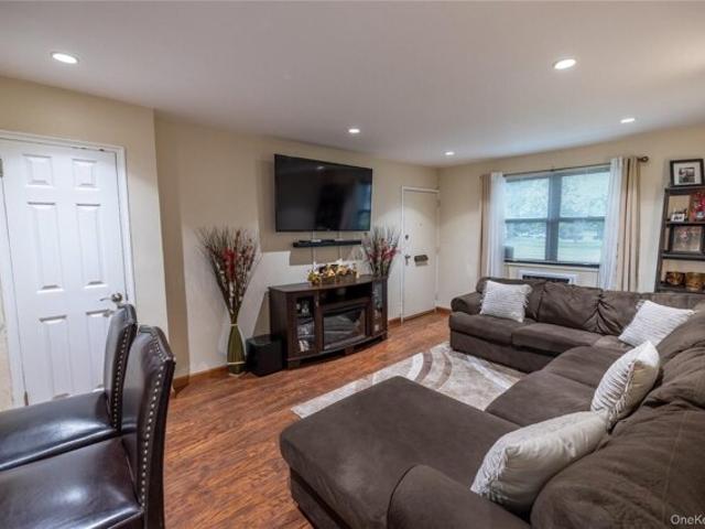 Th Dr Unit A, Kew Gardens Hills, Property For Sale