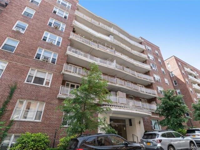 Th Dr Apt Aa, Forest Hills, Property For Sale