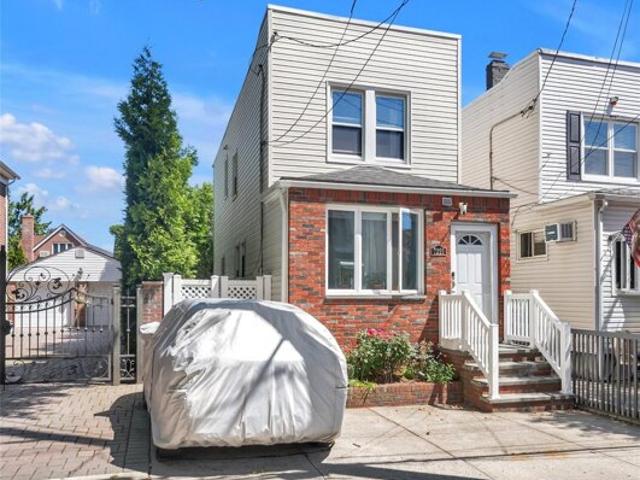 Th Dr, Middle Village, Home For Sale