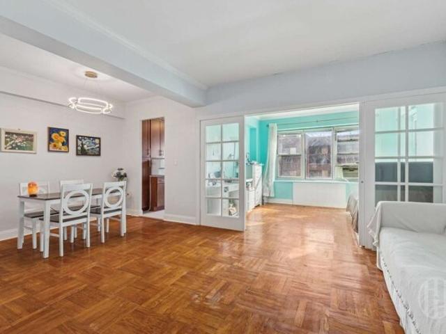 Th Pl Unit Q, Queens, Property For Sale