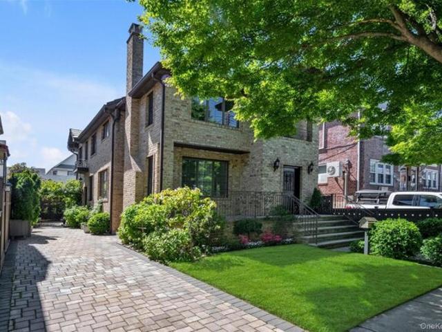 Th Pl, Bayside, Home For Sale