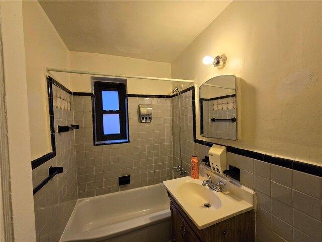 Th Rd Unit F, Forest Hills, Property For Sale