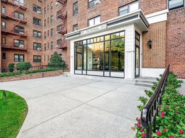 Th Rd Unit,forest Hills, Property For Sale