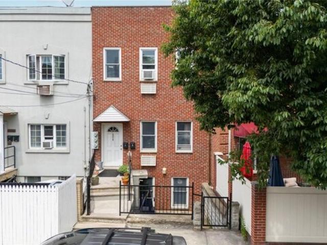 Th Rd, Astoria, Home For Sale
