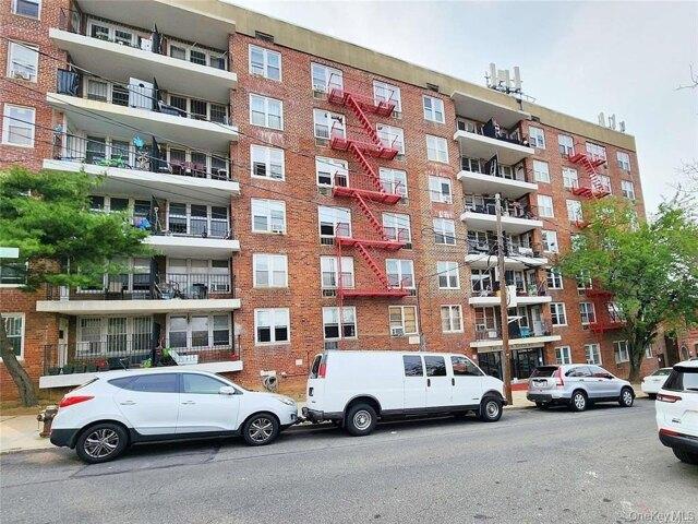 Th Rd Apt F, Elmhurst, Property For Sale