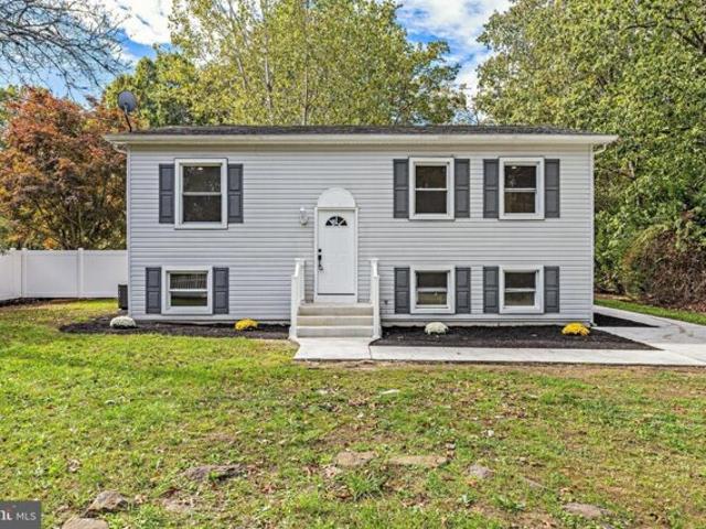 Th Rd, Newtonville, Home For Sale