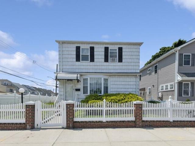 Th Rd, Queens, Home For Sale