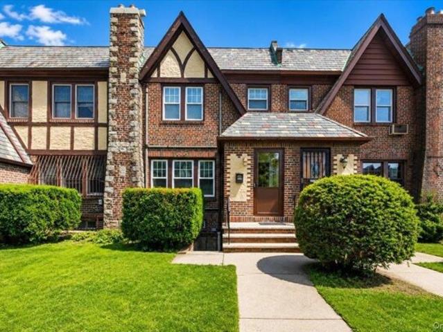 Th Rd, Rego Park, Home For Sale