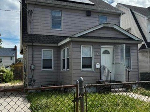 Th Rd, Saint Albans, Home For Sale