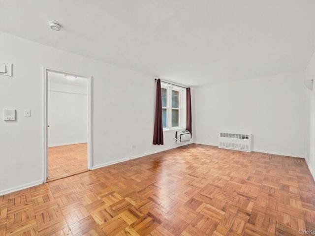Th St Unit A, Sunnyside, Property For Sale