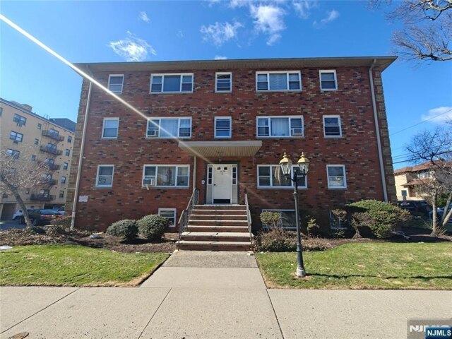 Th St Unit D, Fort Lee, Condo For Sale