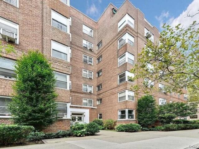 Th St Unit H, Forest Hills, Property For Sale