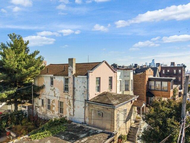 Th St, Union City, Home For Sale