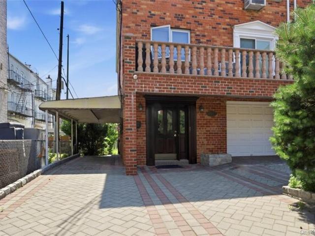 Th St, Astoria, Home For Sale
