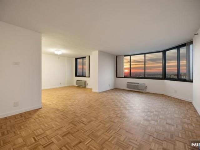 Th St Apt C, Fort Lee, Condo For Sale