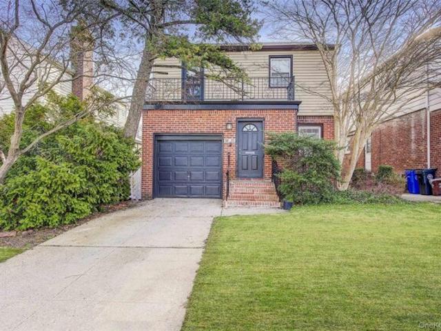Th St, Bayside, Home For Sale