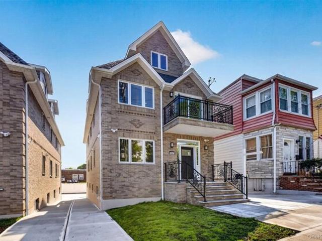 Th St, College Point, Home For Sale