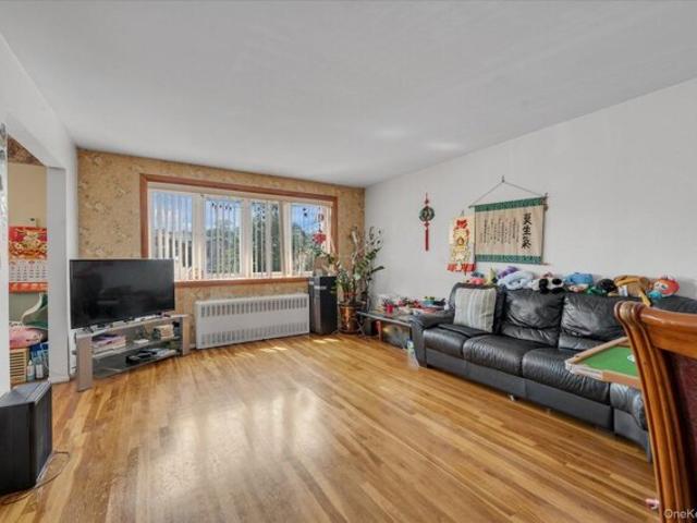 Th St, College Point, Home For Sale