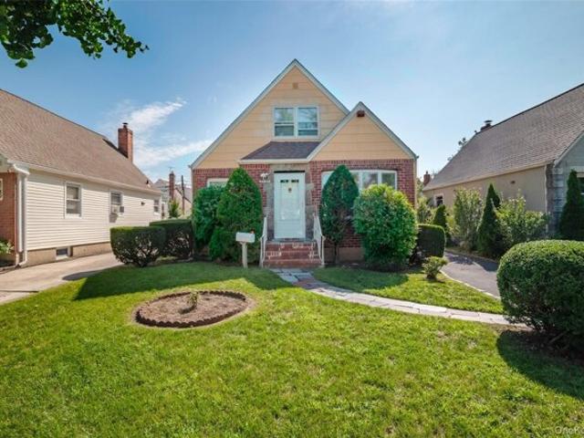 Th St, Floral Park, Home For Sale