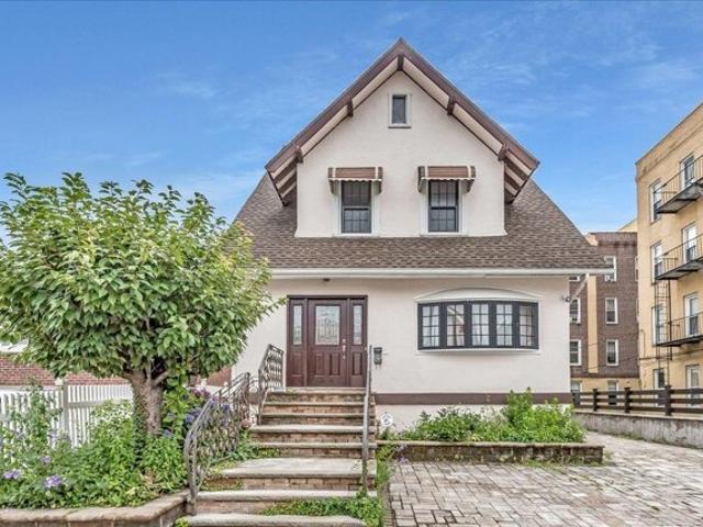Th St, Flushing, Home For Sale