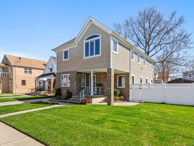 Th St, Glen Oaks, Home For Sale