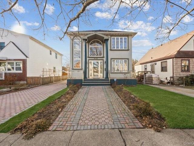 Th St, Glen Oaks, Home For Sale