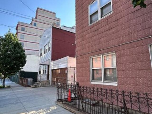 Th St, Long Island City, Plot For Sale