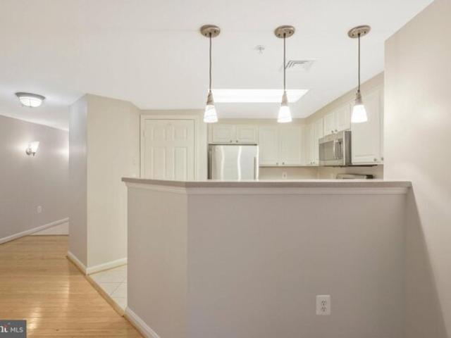 Th St N Apt W, Arlington, Condo For Sale