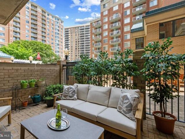 Th St N Apt W, Arlington, Condo For Sale
