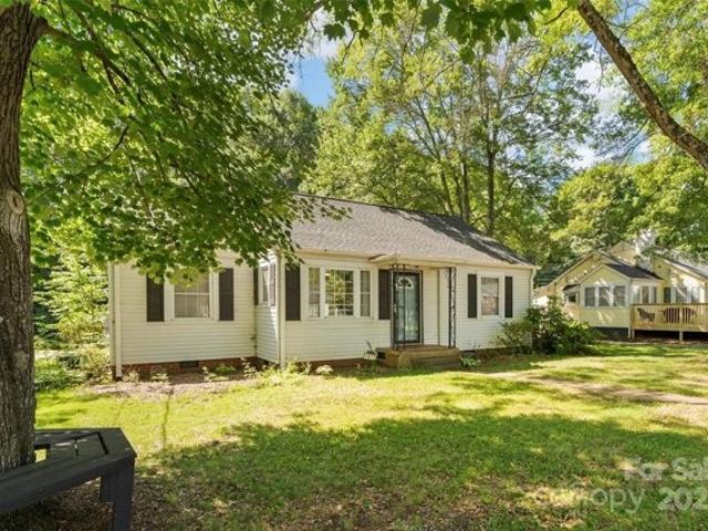 Th St Ne, Hickory, Home For Sale