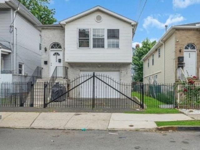 Th St, Newark, Home For Sale