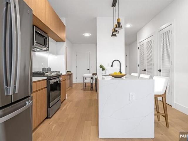 Th St Ph,union City, Condo For Sale