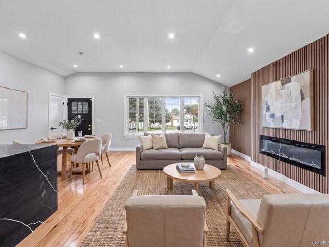 Th St, Saint Albans, Home For Sale