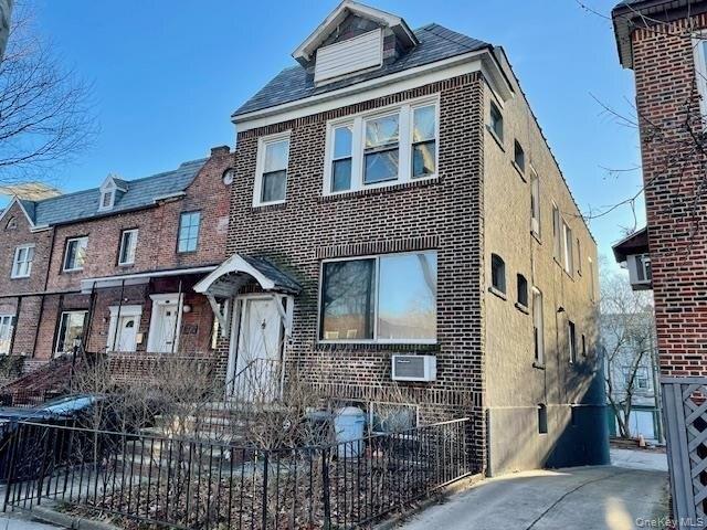 Th St, Sunnyside, Home For Sale