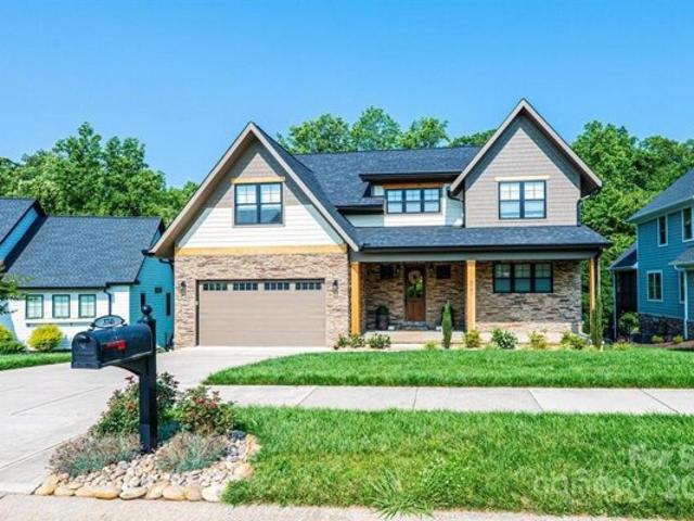 Th Street Ct Ne, Hickory, Home For Sale