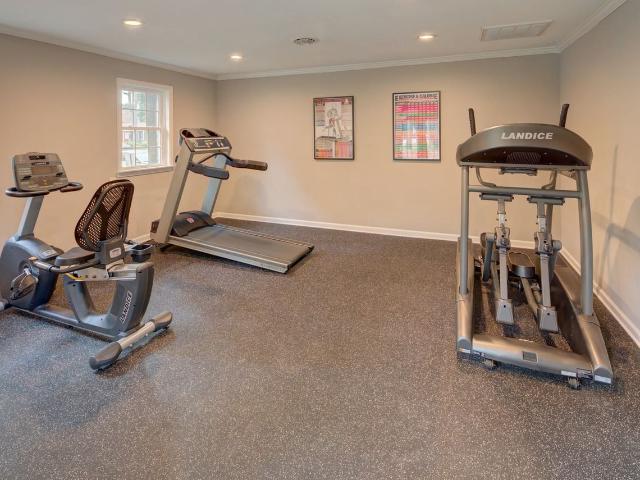 Thousand Oaks Apartments & Townhomes 2 Bedroom Apartment for Rent at 1020 Thousand Oaks Dr, Virginia Beach, VA 23454 Northeast Virginia Beach