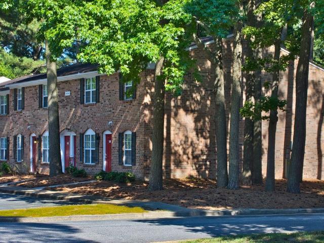 Thousand Oaks Apartments & Townhomes 3 Bedroom Apartment for Rent at 1020 Thousand Oaks Dr, Virginia Beach, VA 23454 Northeast Virginia Beach