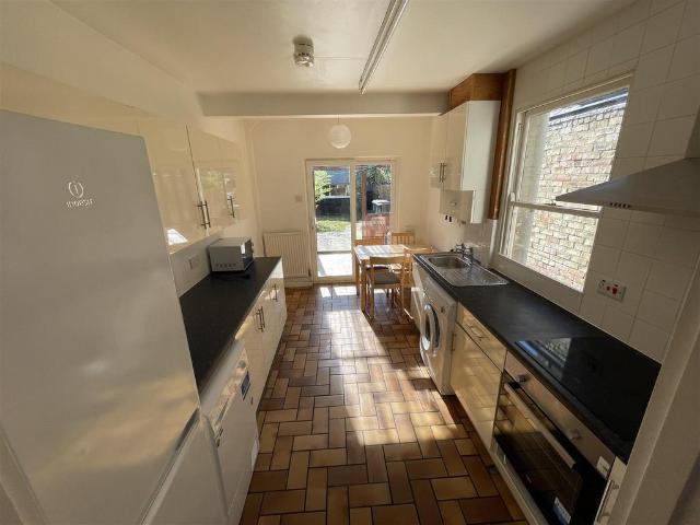Thoday Street, Cambridge CB1 5 bed terraced house to rent £3,300 pcm £762 pw