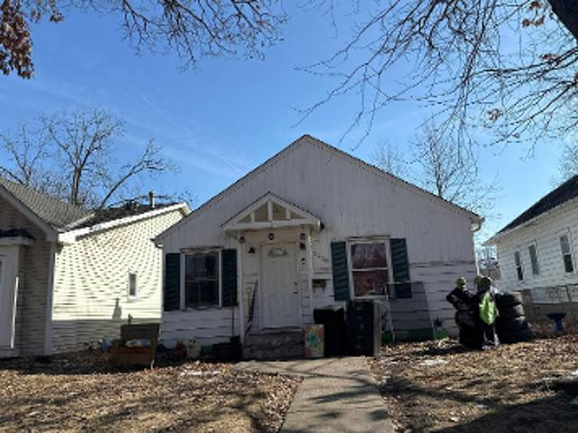Thomas Ave N