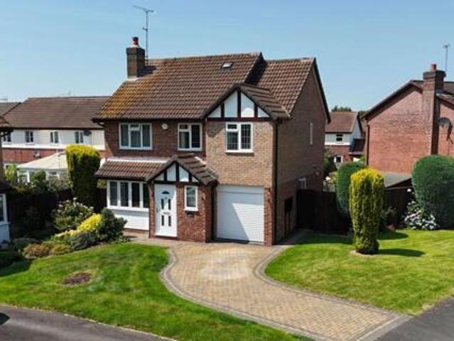 Thomas Avenue, Stone, 4 Bedroom Detached