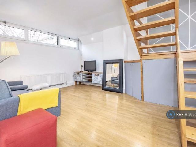 Thomas Baines Road, London, SW11 3 bed maisonette to rent £3,000 pcm £692 pw